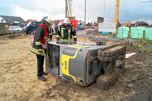Freiwillige Feuerwehr Telgte: Bagger umgekippt